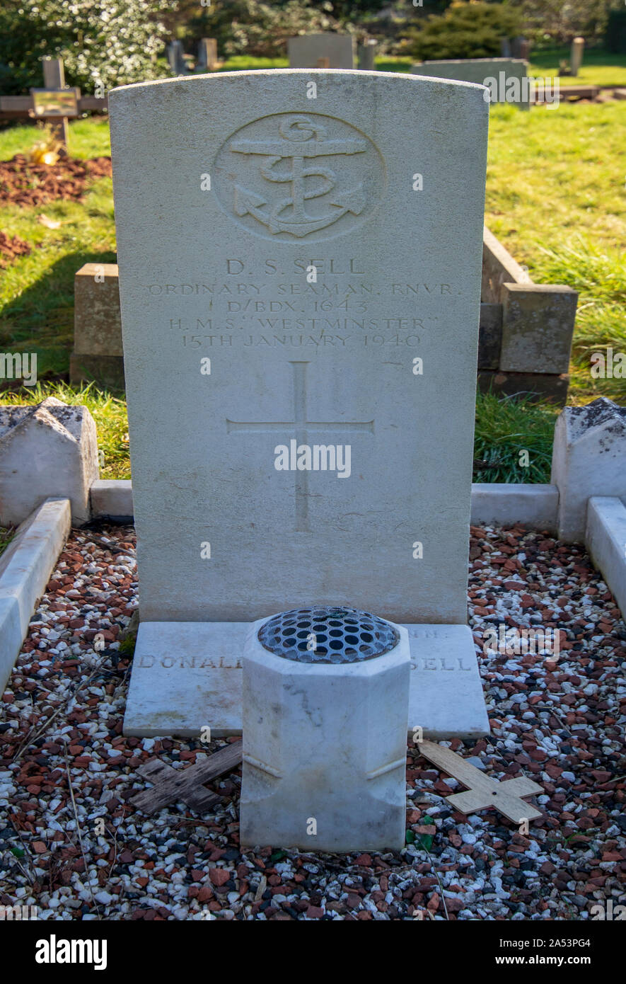 Commonwealth War Graves Commission Grave of Donald Stanley Sell of H.M ...
