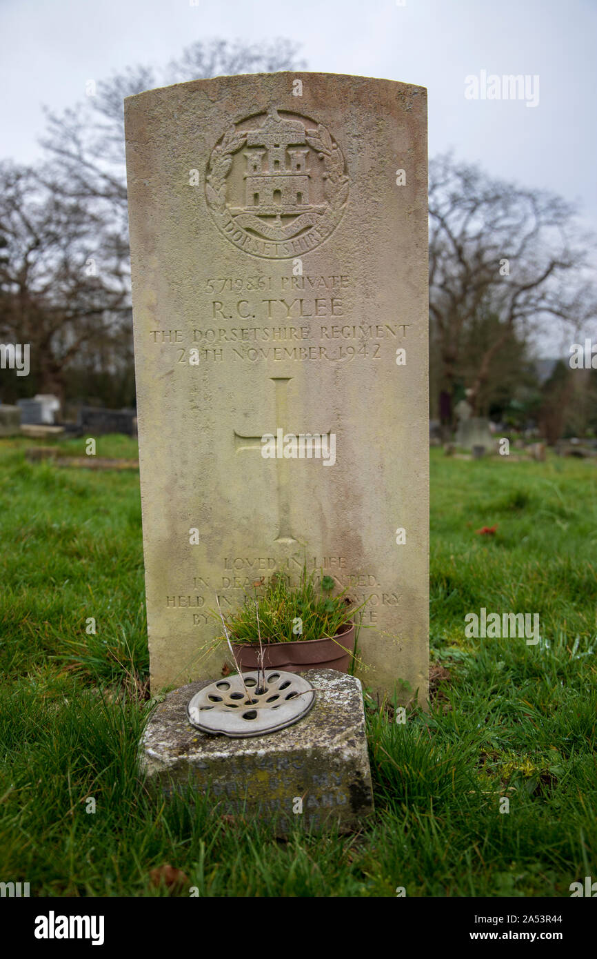 Commonwealth War Graves Commission Grave of Roy Charles Tylee of the ...
