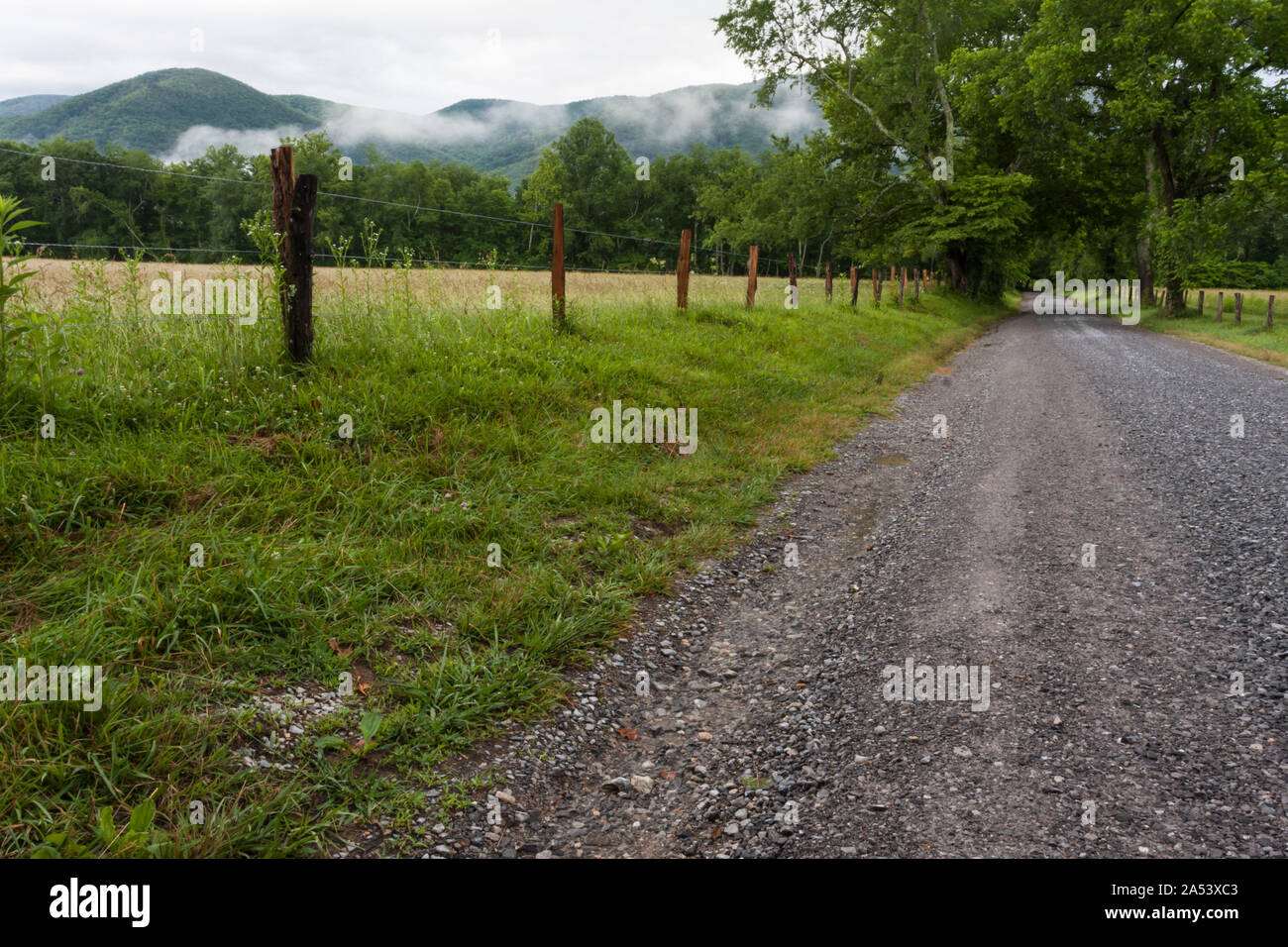 Empty country road mountains country road hi-res stock photography and ...