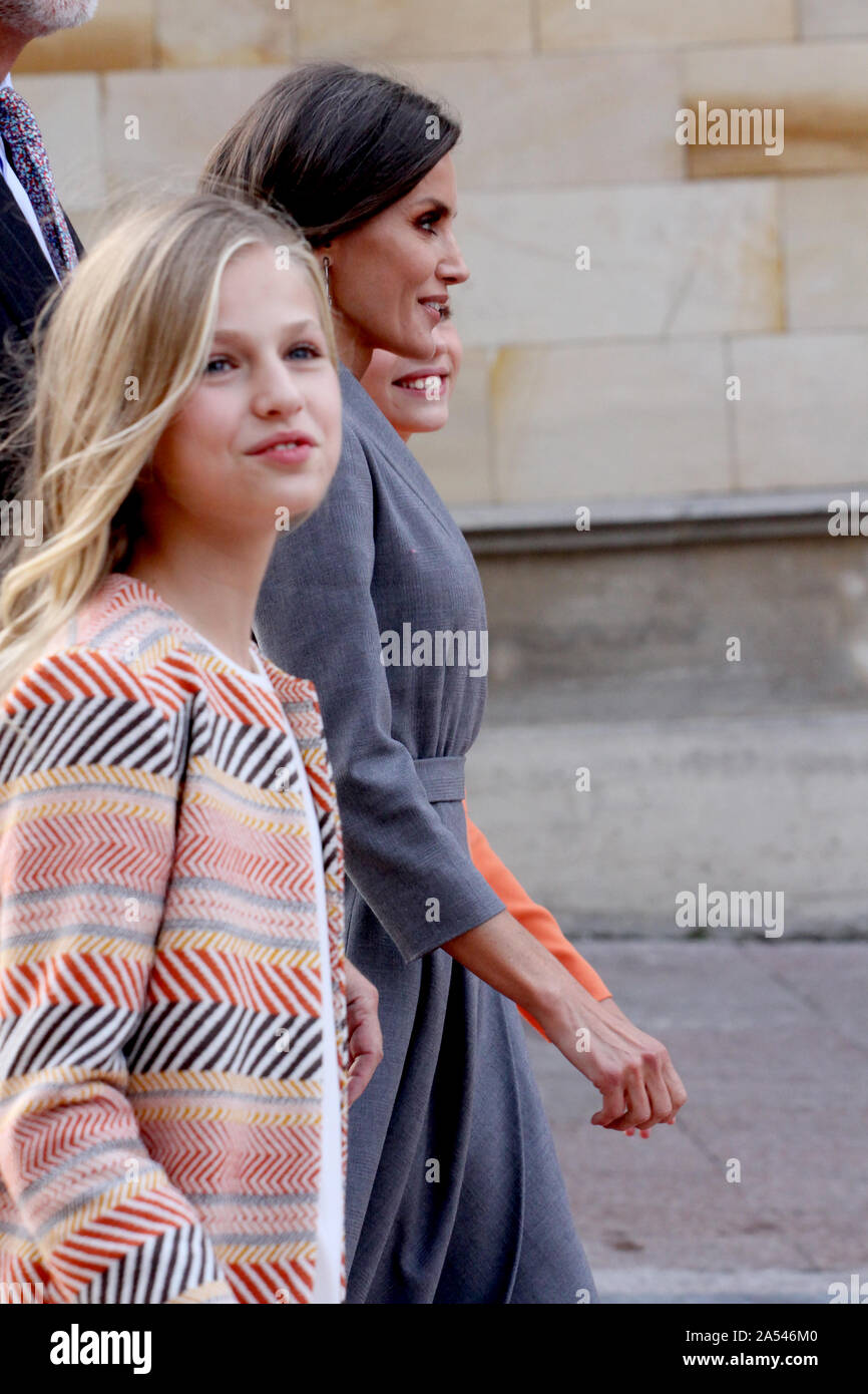 Spain. 17th Oct, 2019. The Spanish Royal family King Felipe VI, wife ...