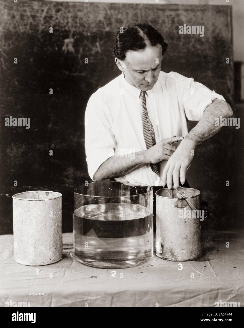 Magician and illusionist Harry Houdini Stock Photo - Alamy