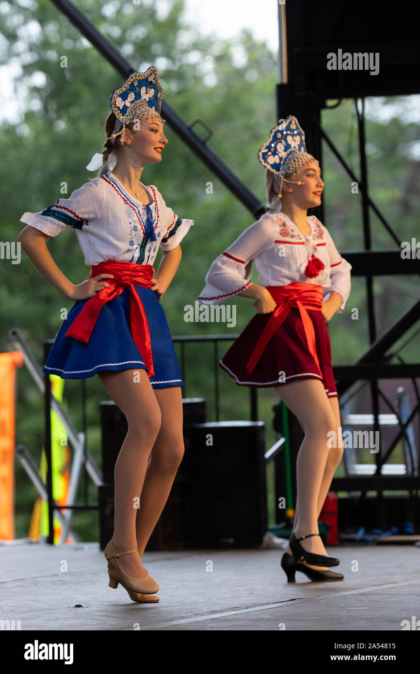 Kosak dancing hi-res stock photography and images - Alamy