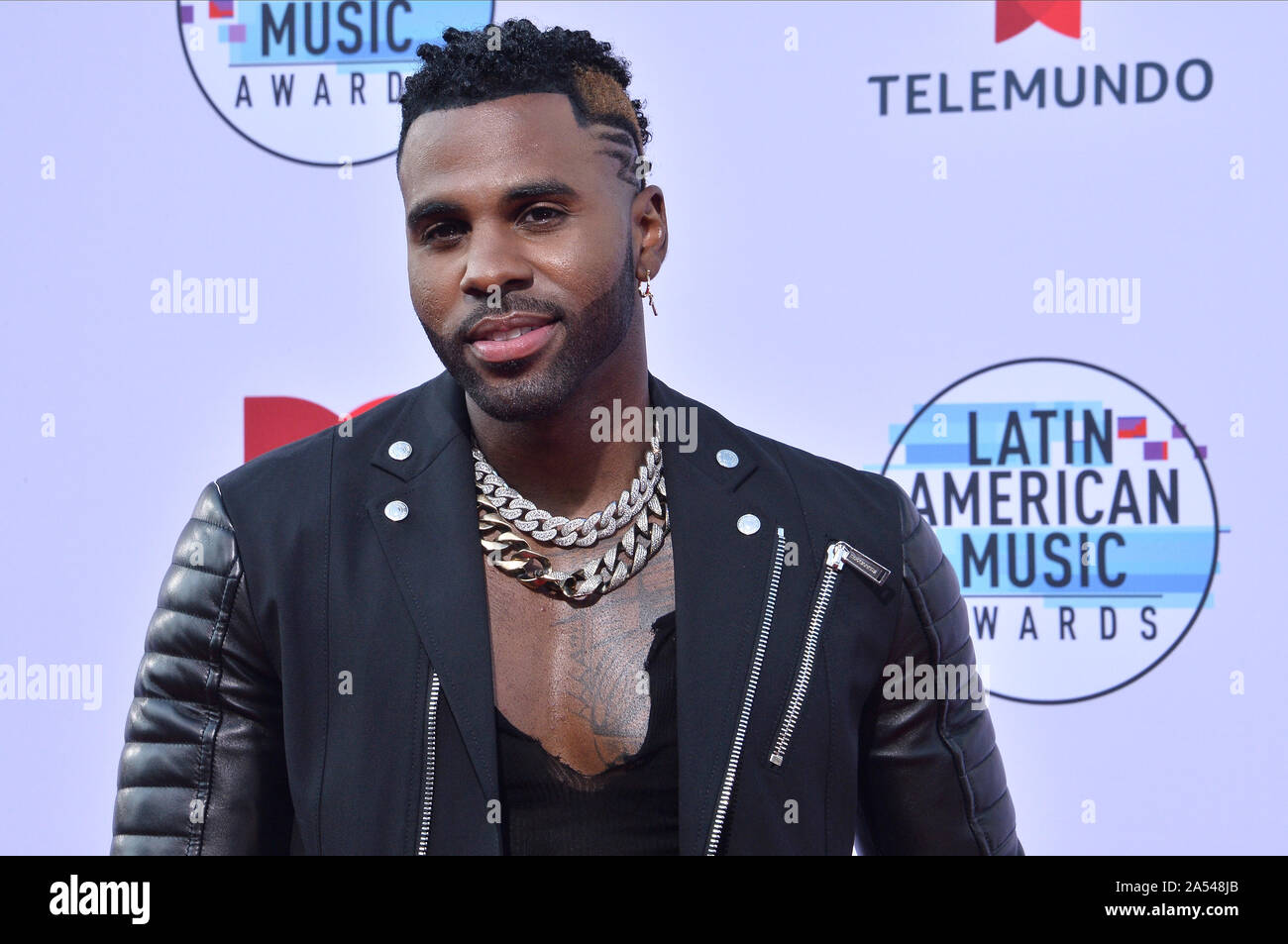 Los Angeles, United States. 17th Oct, 2019. Singer Jason Derulo arrives ...