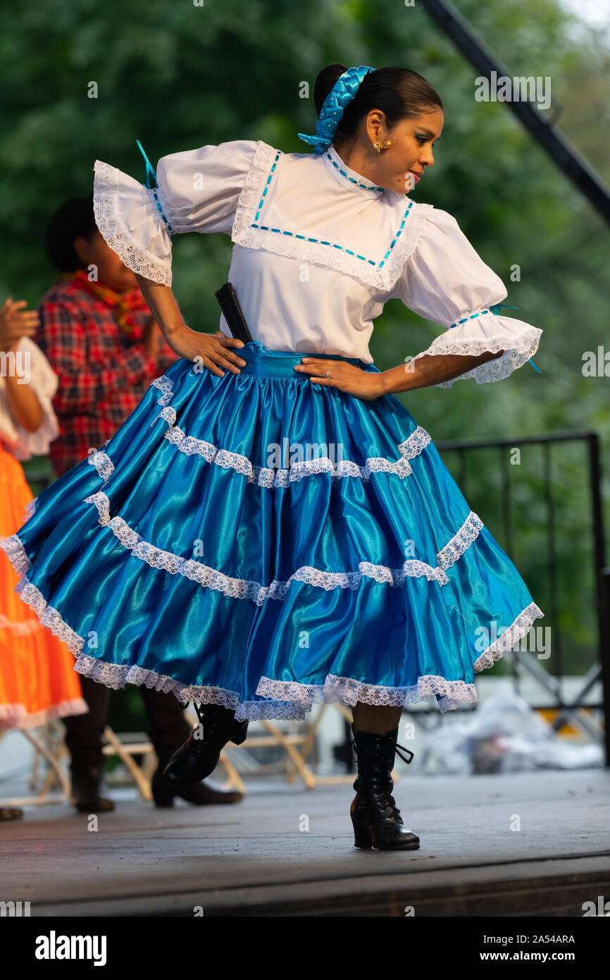 Dancing park mexico hi-res stock photography and images - Alamy