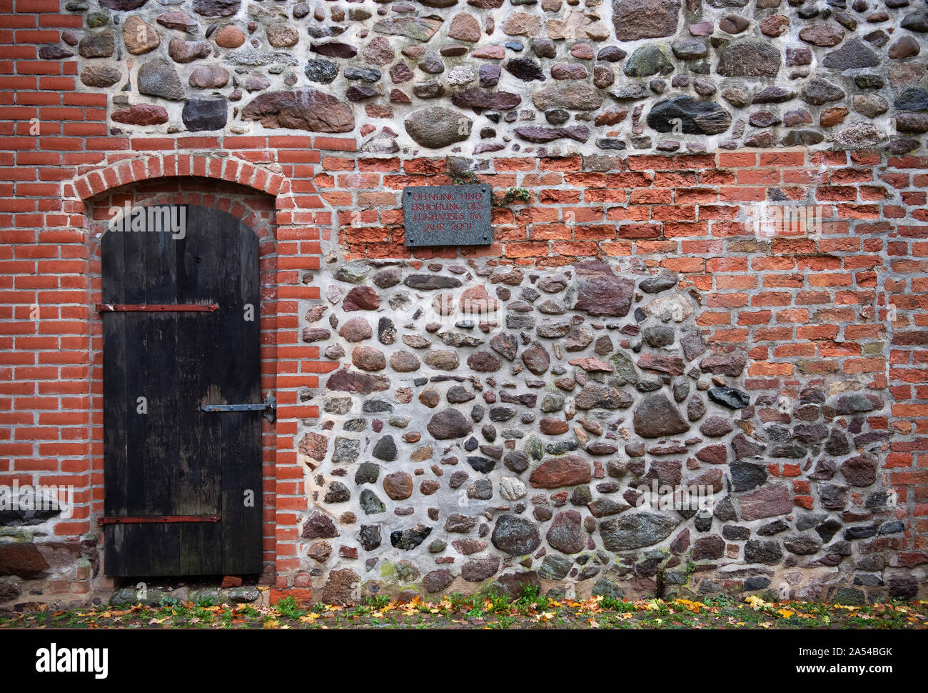 Bernau, Germany. 16th Oct, 2019. The city wall at the city park with ...