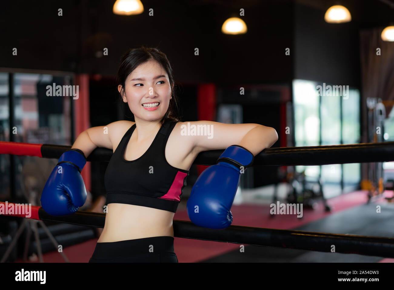 Girl thai boxing hi-res stock photography and images - Alamy