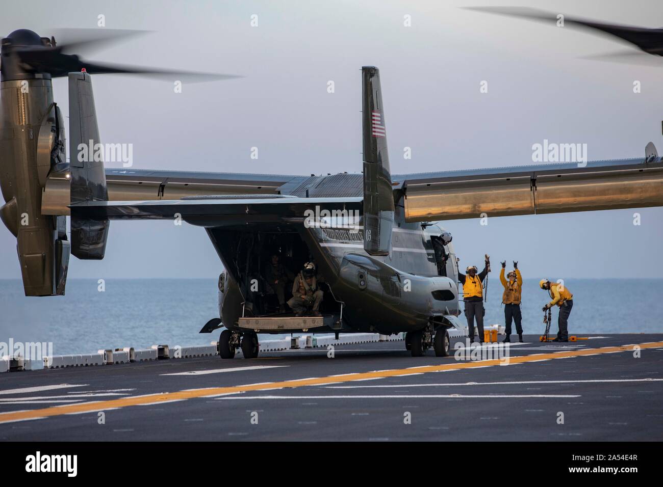 Navy ship chains hi-res stock photography and images - Alamy