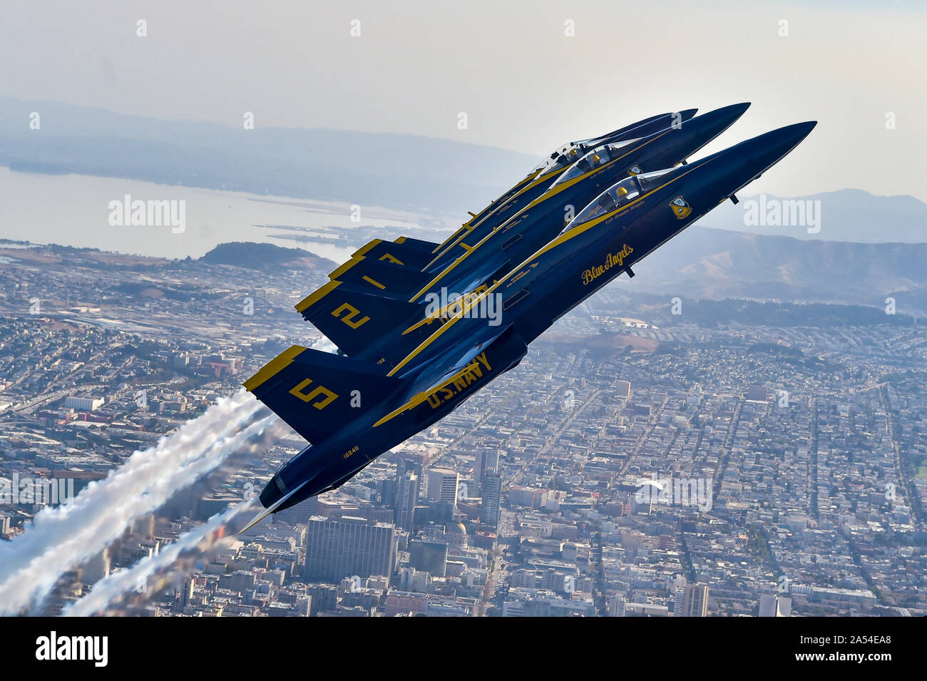 Line abreast loop formation hi-res stock photography and images - Alamy