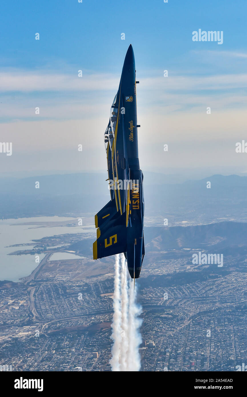 Fleet week blue angel loop hi-res stock photography and images - Alamy