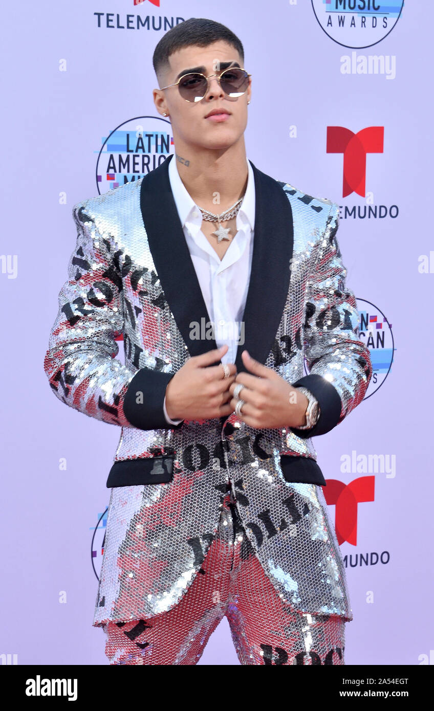 Los Angeles, United States. 17th Oct, 2019. Singer Lunay arrives for ...