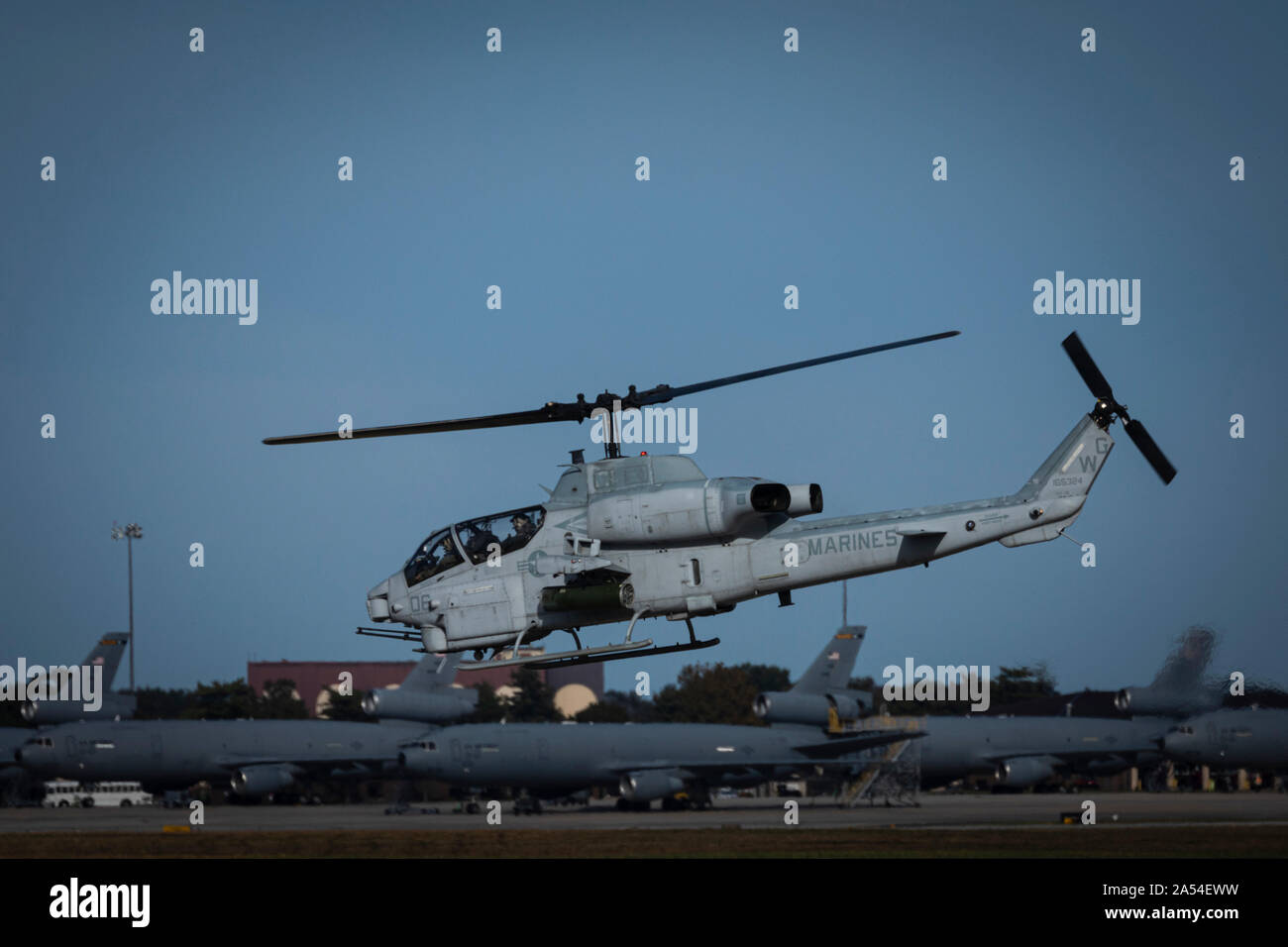 Marine light attack helicopter squadron 773 hi-res stock photography ...