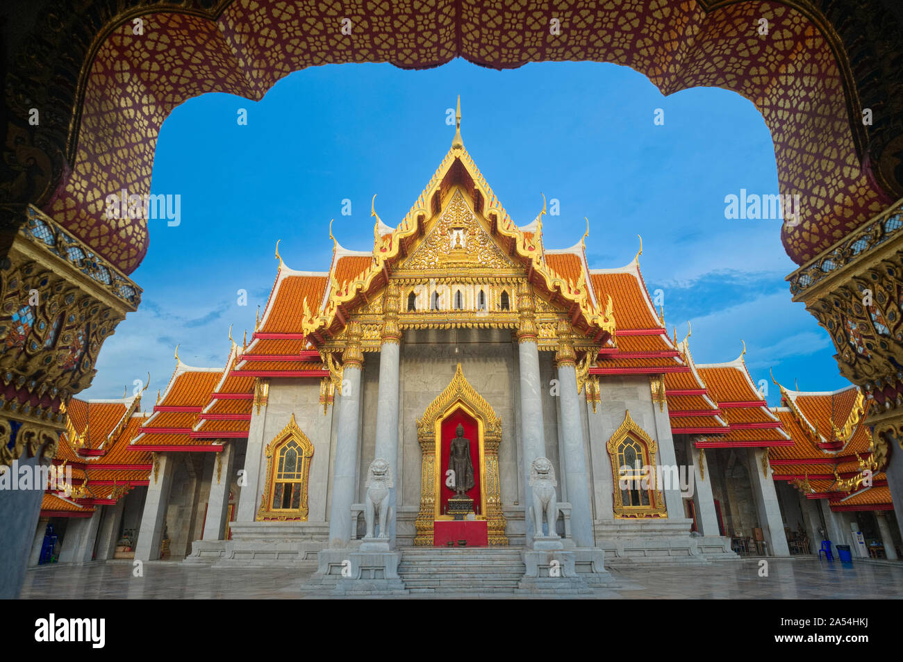 Temples in bangkok hi-res stock photography and images - Alamy