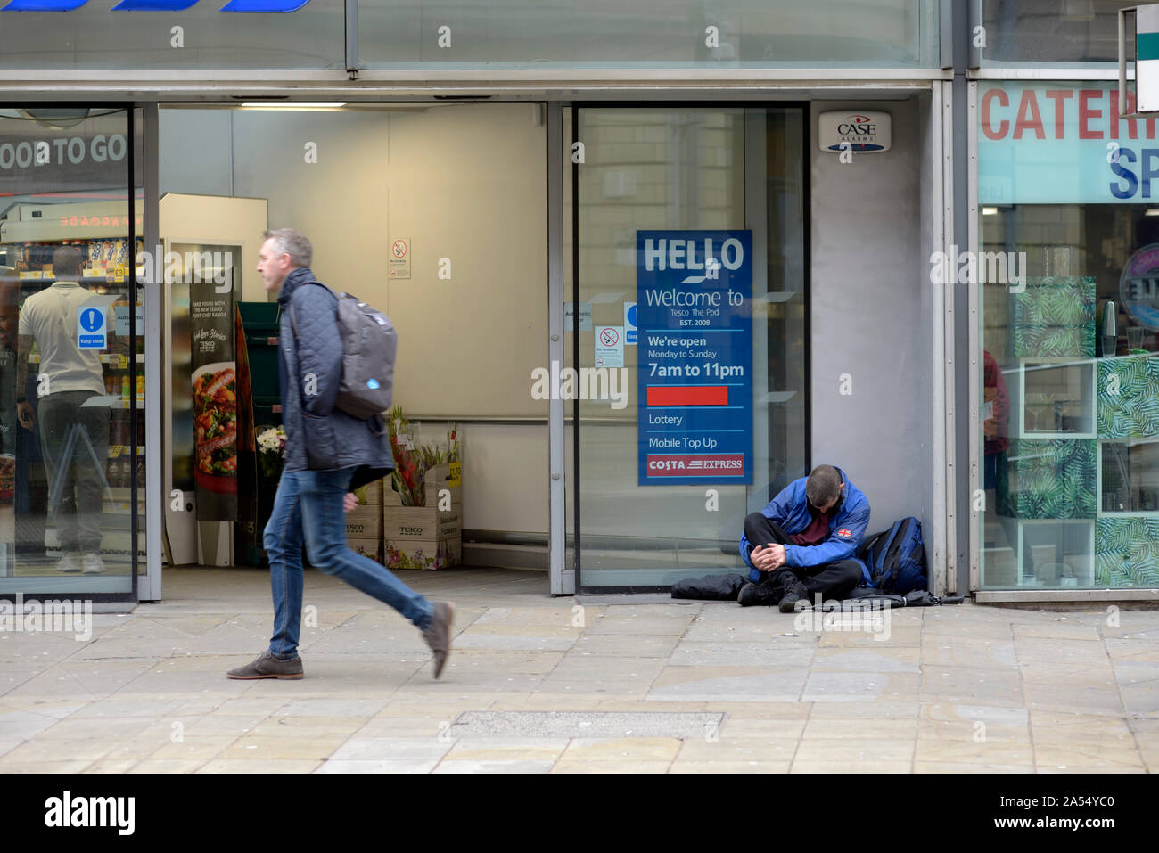 Homeless guy in doorway of 7/11 food hall, in Nottingham Stock Photo ...