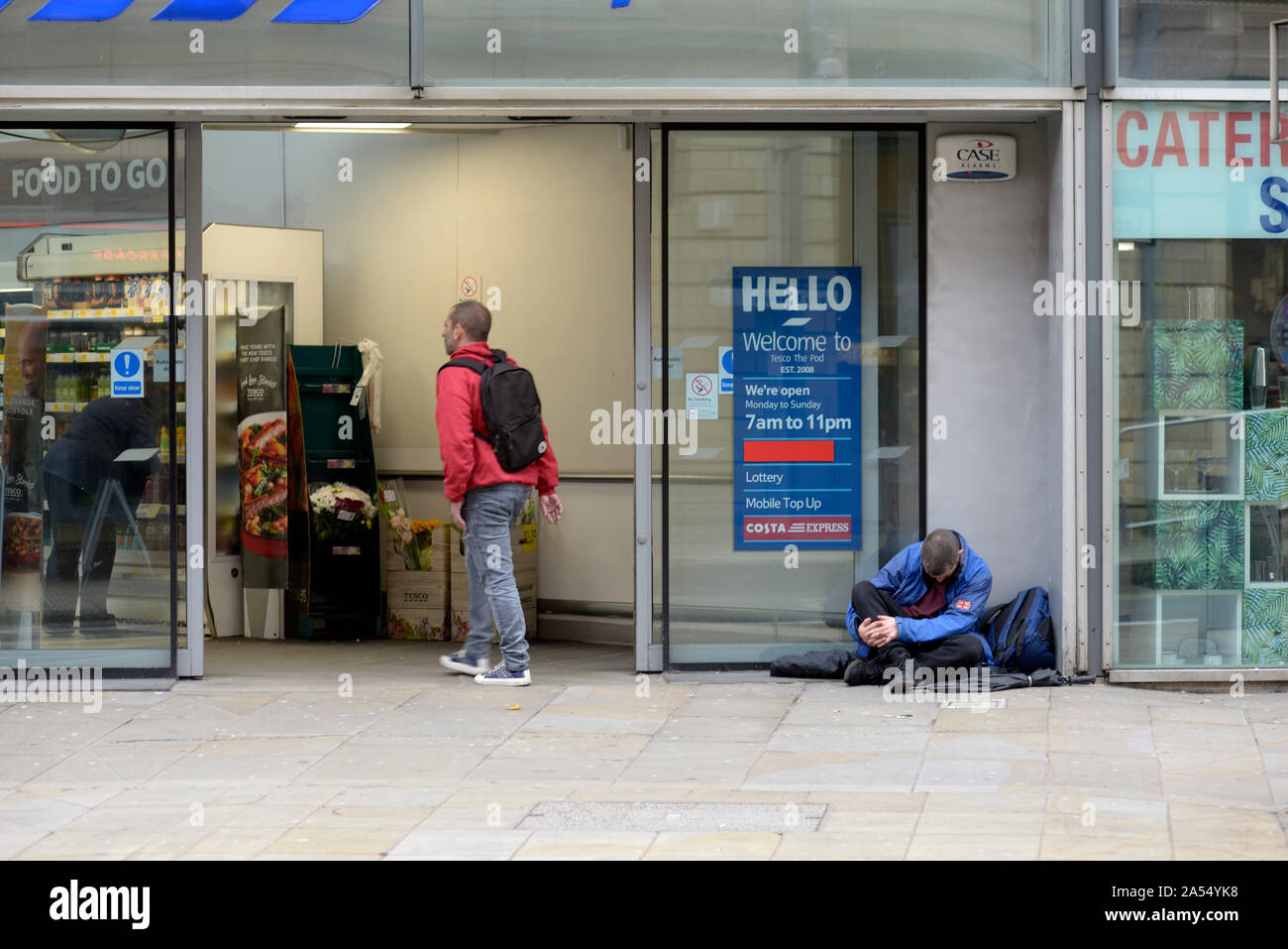 Homeless doorway shop hi-res stock photography and images - Alamy