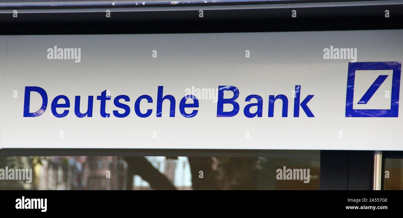 Deutsche bank company logo hi-res stock photography and images - Alamy