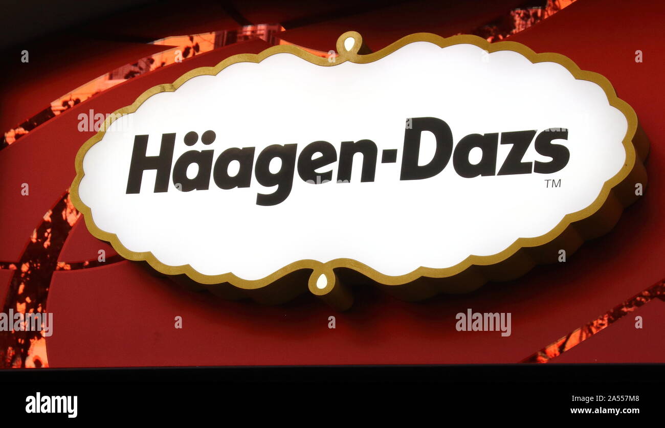 Häagen-Dazs store seen in La Rambla, Barcelona Stock Photo - Alamy