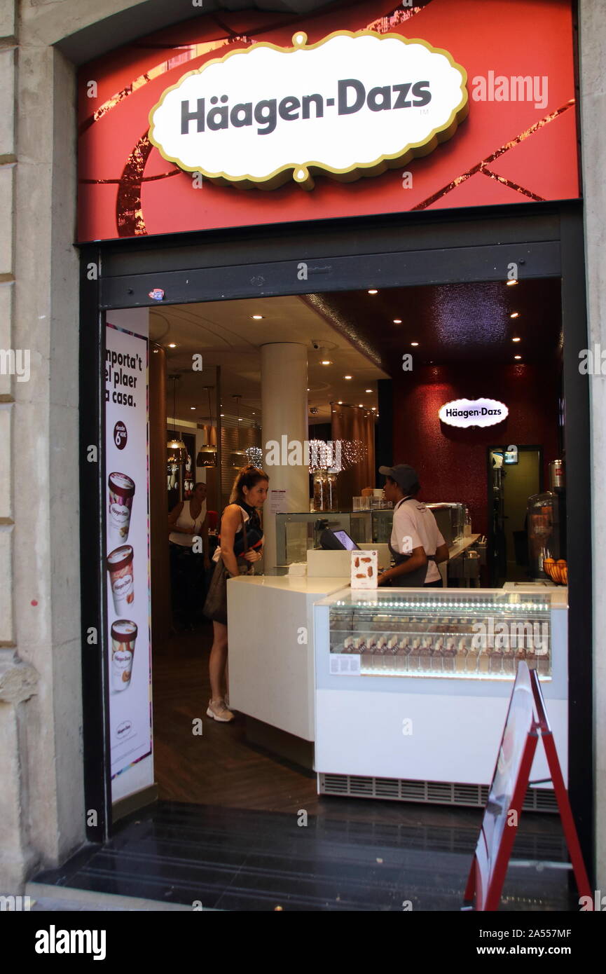 Häagen-Dazs store seen in La Rambla, Barcelona Stock Photo - Alamy