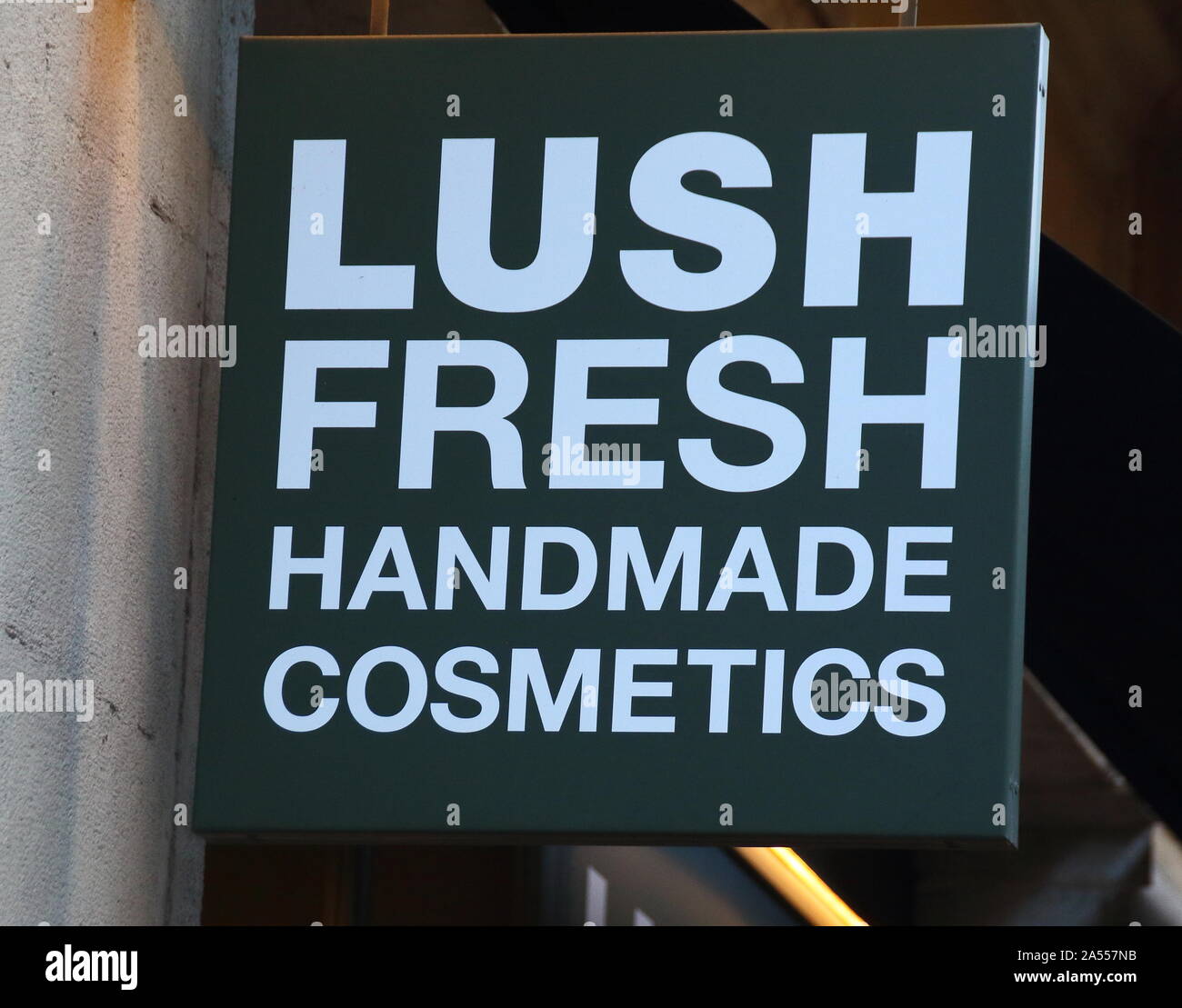 Lush cosmetics store in La Rambla, Barcelona, Spain Stock Photo - Alamy