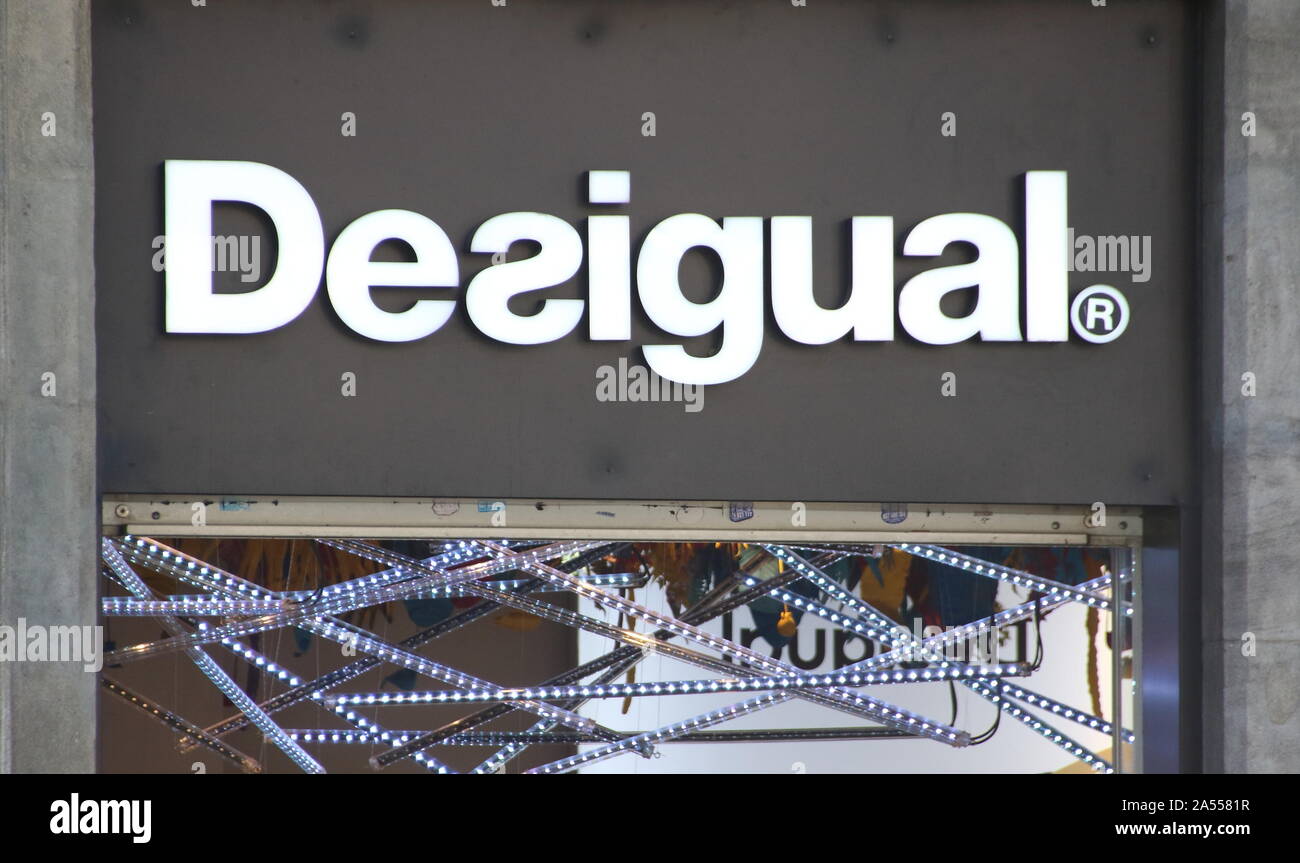 Desigual logo hi-res stock photography and images - Alamy