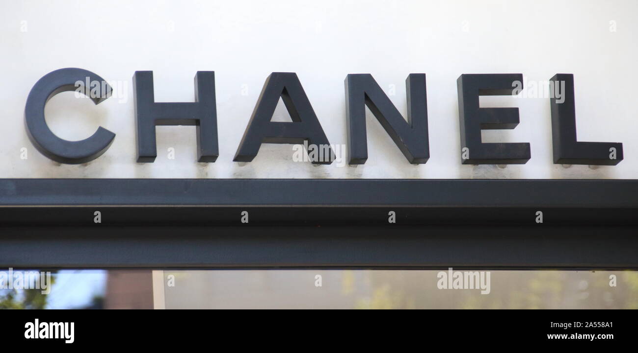 Chanel store barcelona hi-res stock photography and images - Alamy
