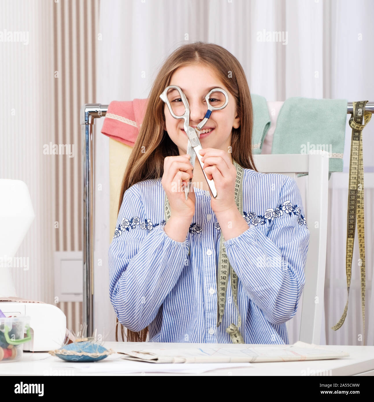 Tailoring class hi-res stock photography and images - Alamy