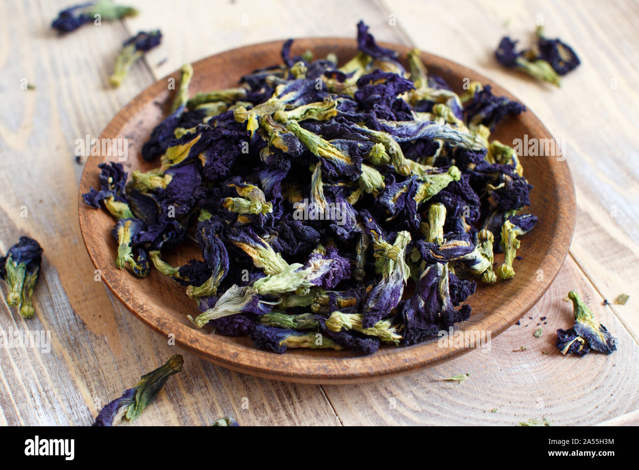 Dried blue butterfly pea flowers on a plate close up Stock Photo - Alamy
