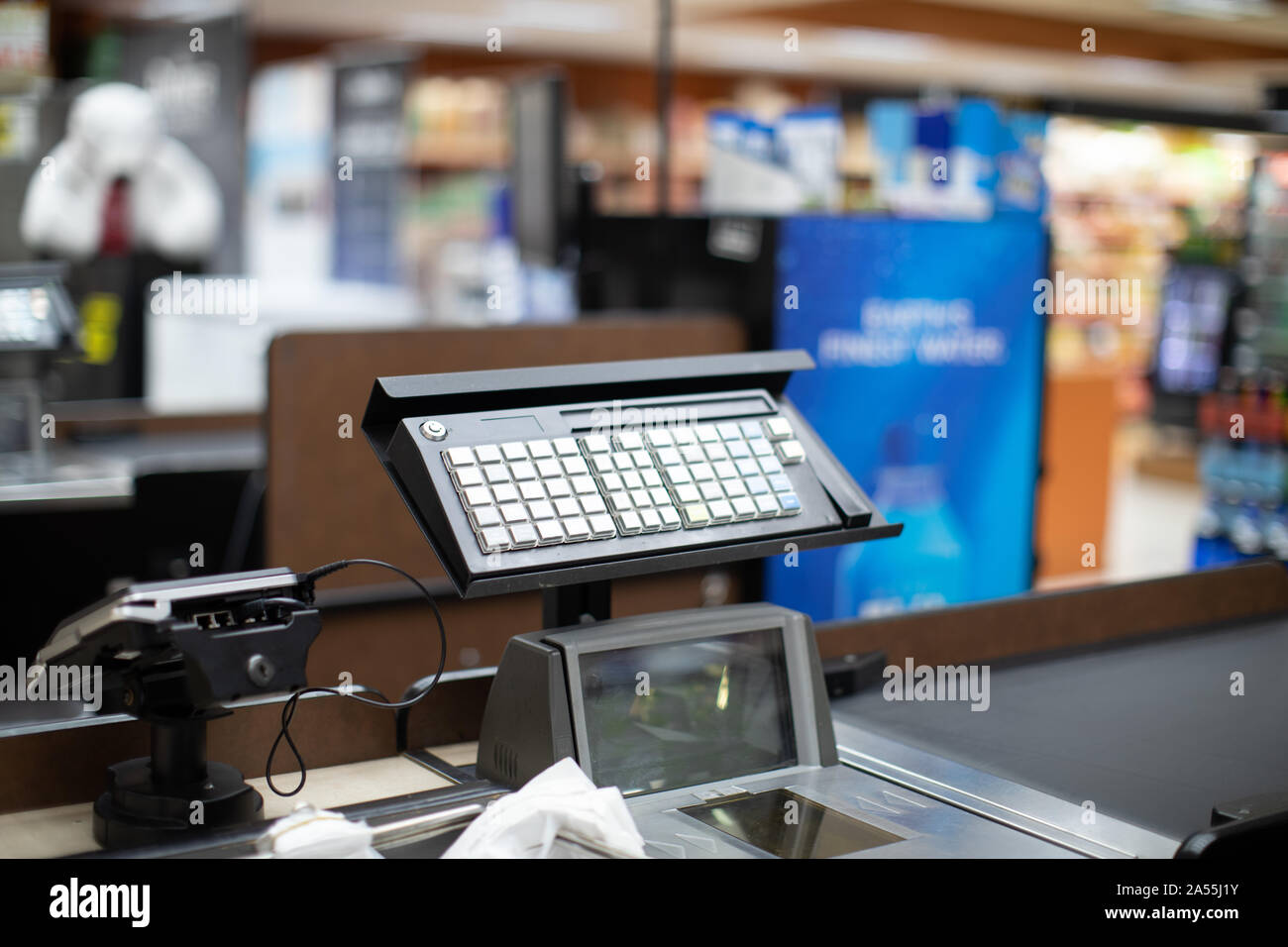 Cashiers desk hi-res stock photography and images - Alamy