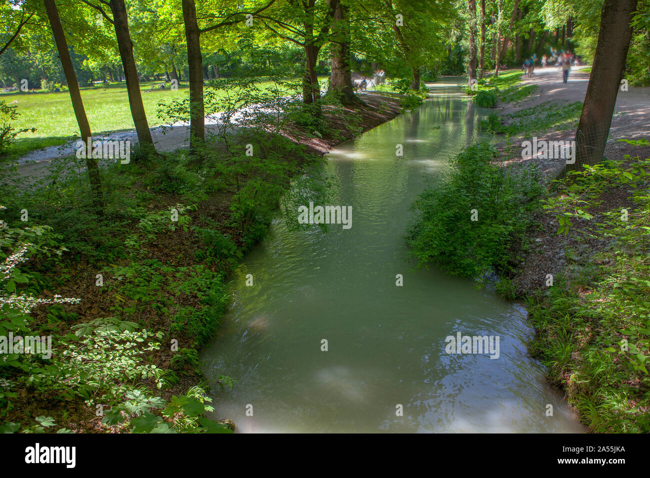 Eisbach river in English Garden in Munich Stock Photo - Alamy