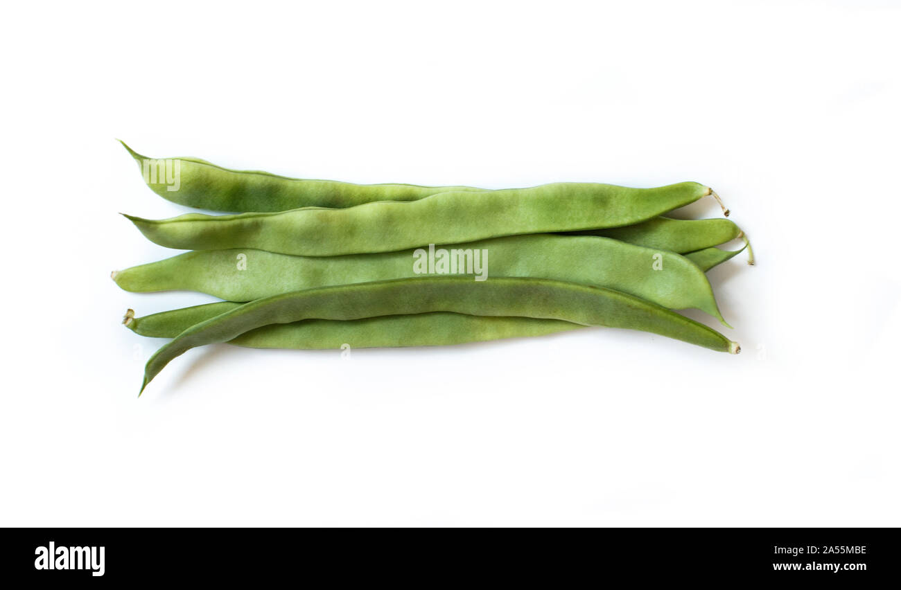 Piattoni green beans top view isolated Stock Photo - Alamy