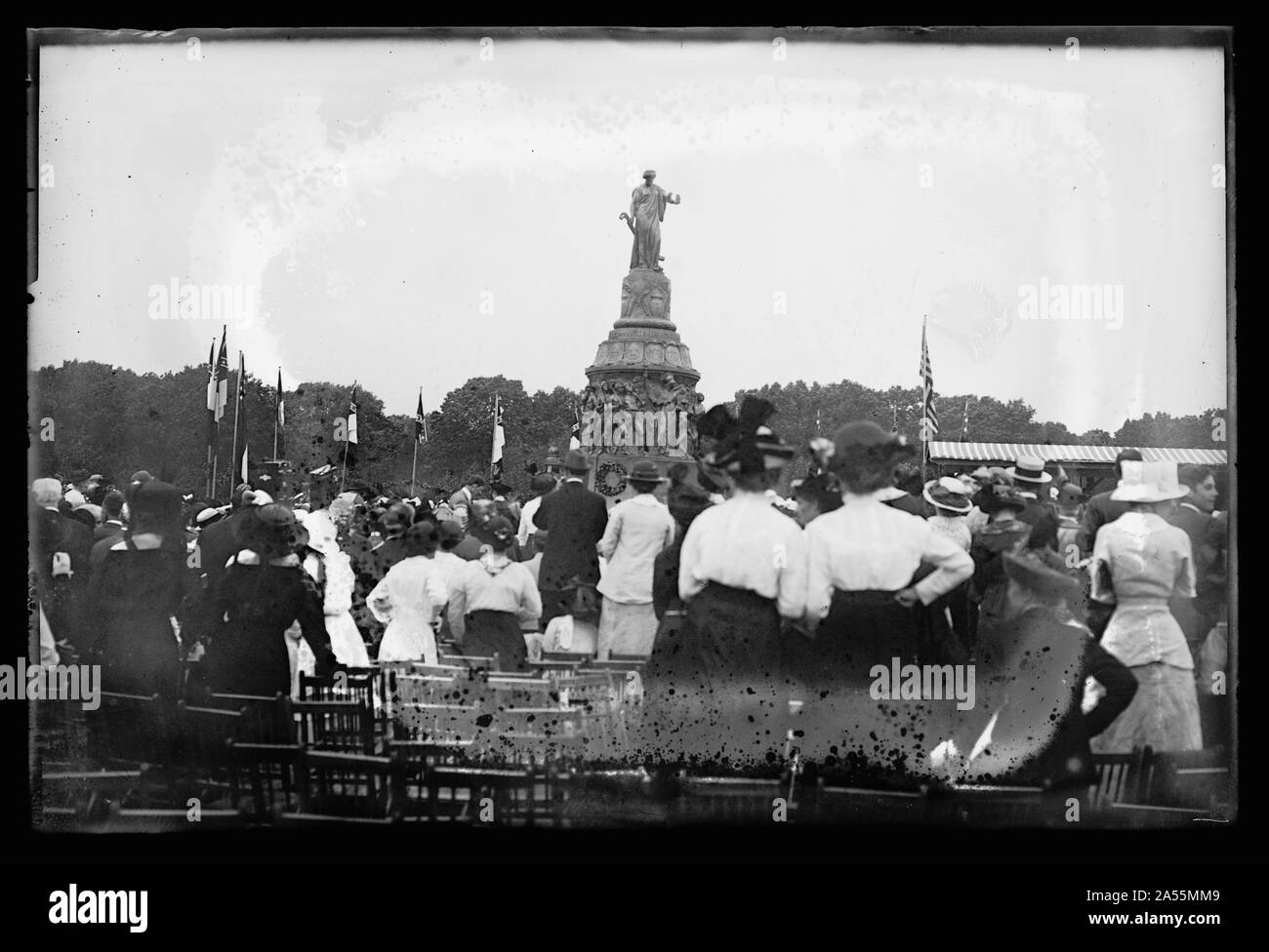 Unveiling confederate monument hi-res stock photography and images - Alamy