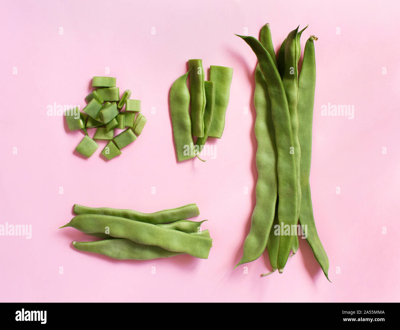 Piattoni green beans top view on pink background Stock Photo - Alamy