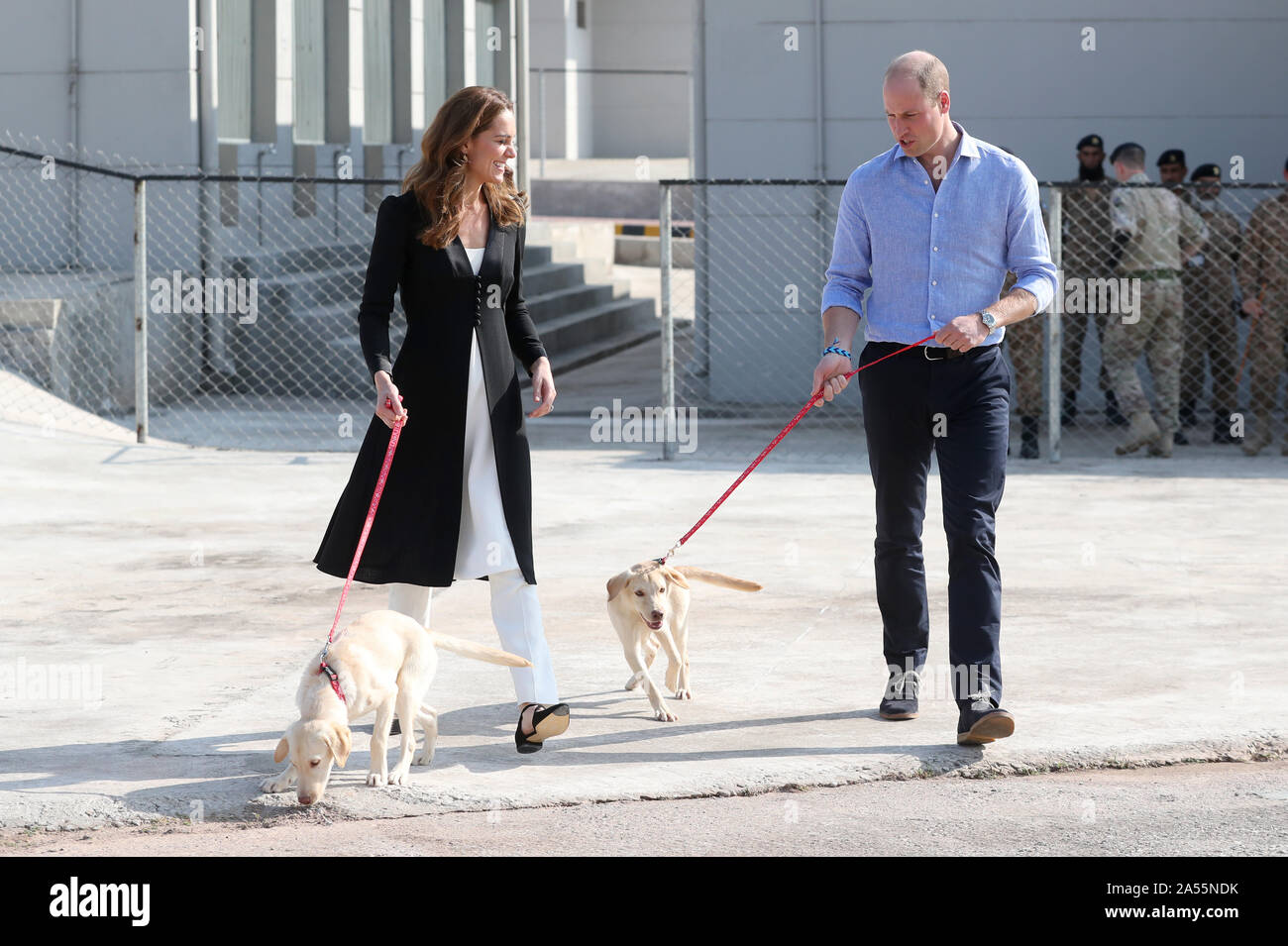 The Duke and Duchess of Cambridge with golden labrador puppies Salto ...