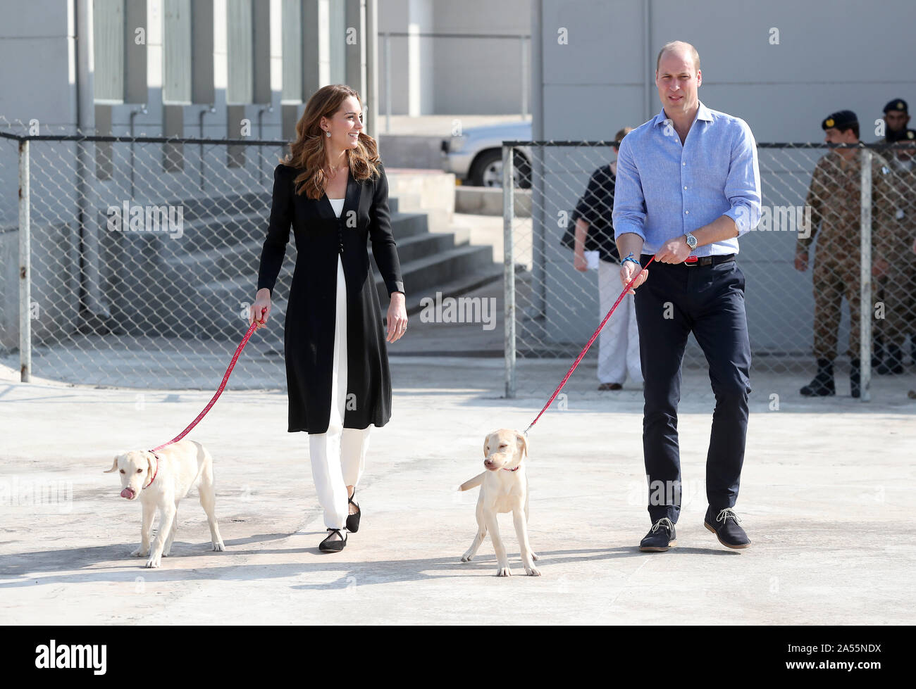 The Duke and Duchess of Cambridge with golden labrador puppies Salto ...