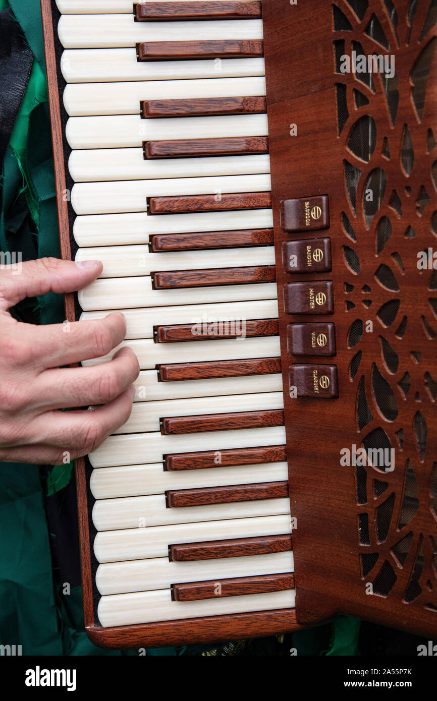 Squeeze instrument hi-res stock photography and images - Alamy