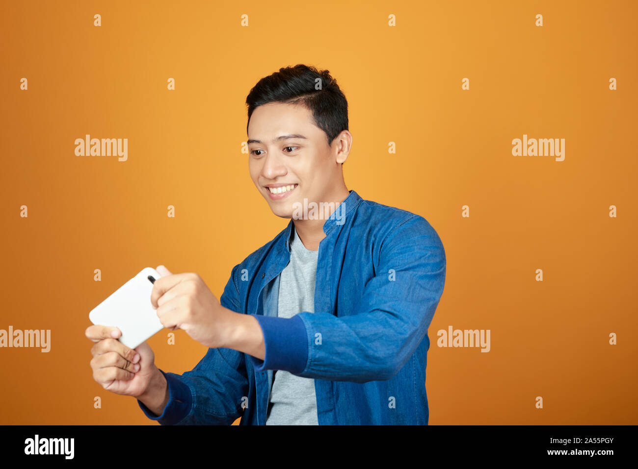 Asian mobile gaming adult hi-res stock photography and images - Alamy