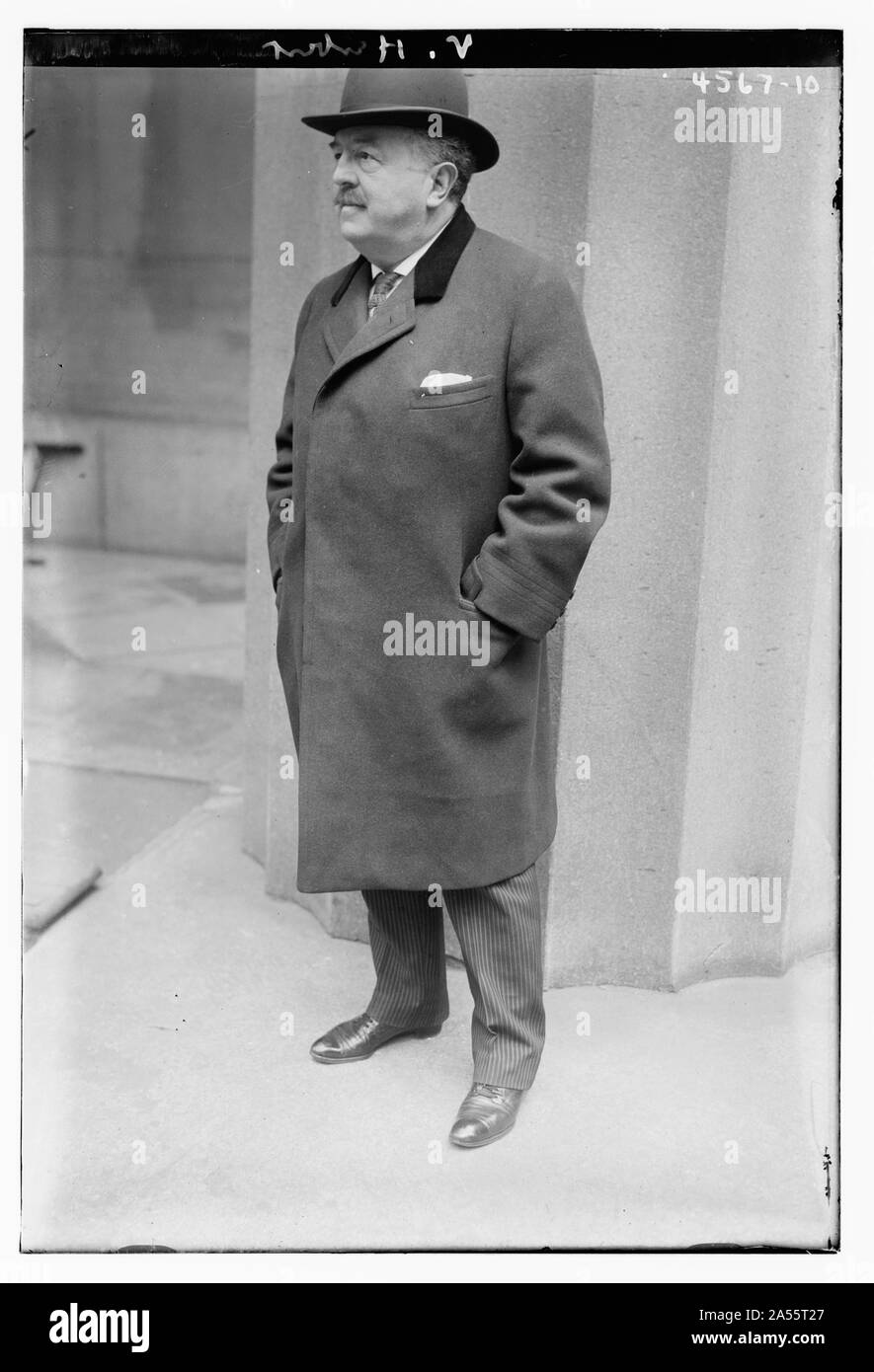 American orchestral conductor Black and White Stock Photos & Images - Alamy
