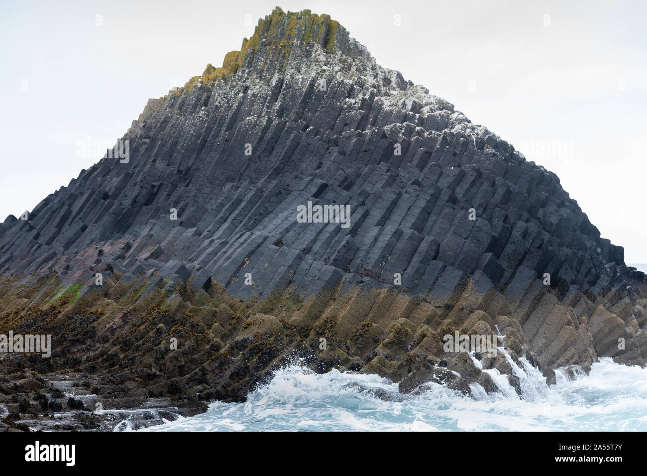 Mythical rock formation scotland hi-res stock photography and images ...
