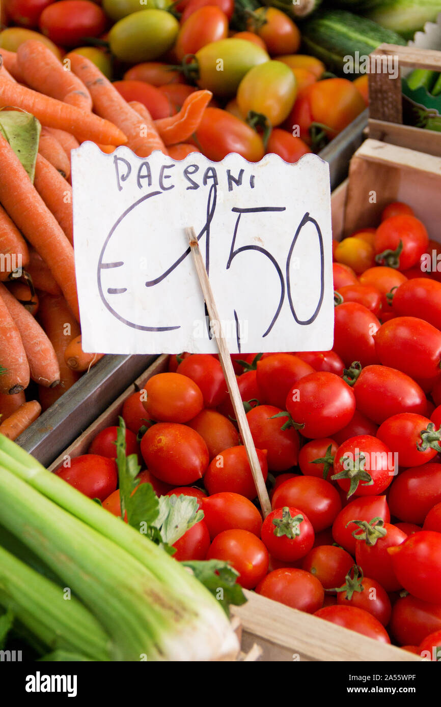 Piccadilly tomatos hi-res stock photography and images - Alamy