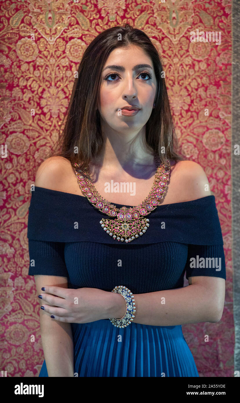 Ruby and emerald set gold manga malai necklace hi-res stock photography ...