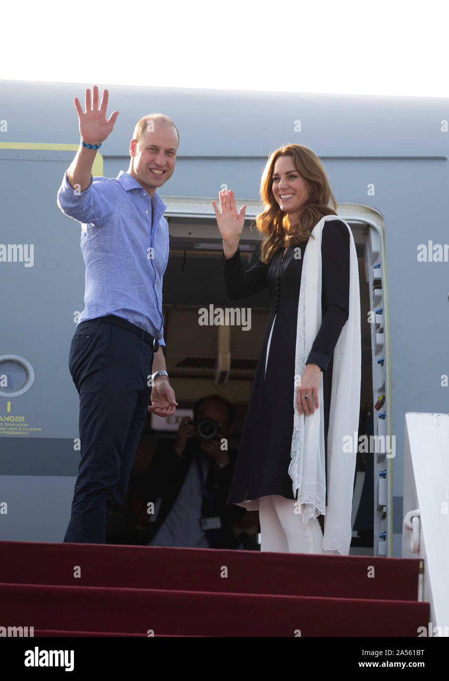 The Duke and Duchess of Cambridge wave as they depart from Islamabad ...