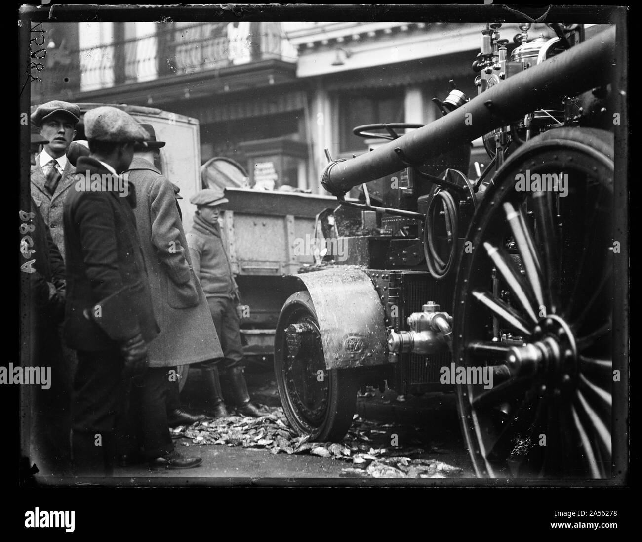 Emergency services accident scene Black and White Stock Photos & Images ...