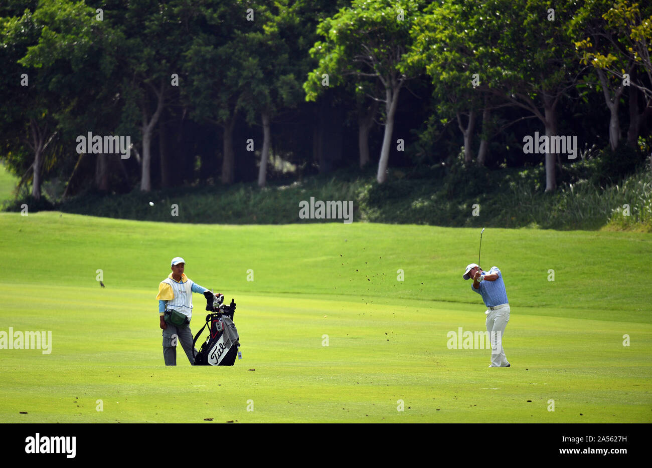 Sanya, China's Hainan Province. 18th Oct, 2019. Xiao Bowen of China ...