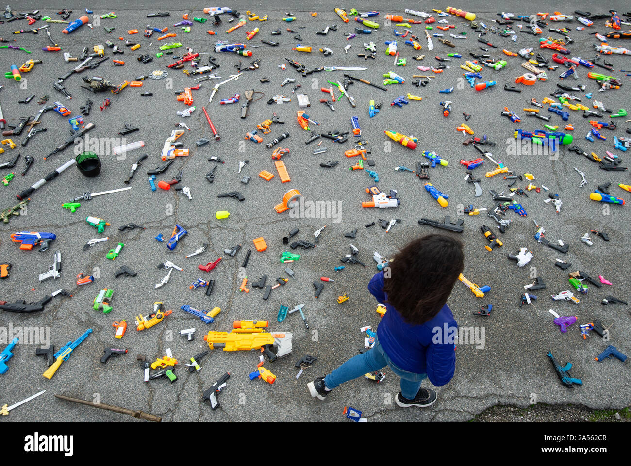 Weapons lying hi-res stock photography and images - Alamy
