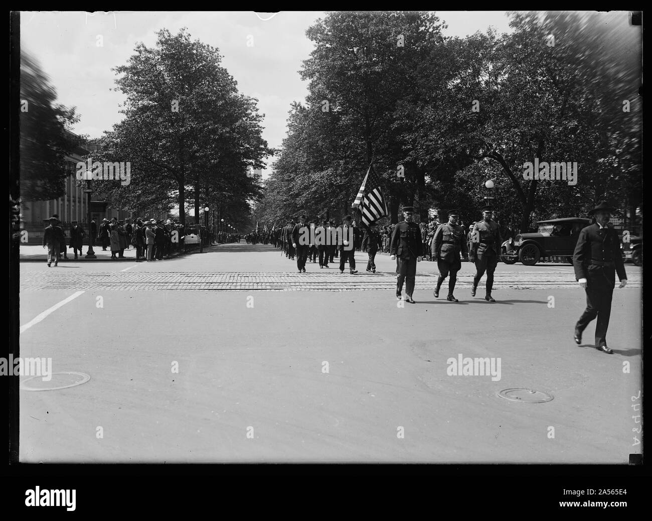 Official procession passing hi-res stock photography and images - Alamy