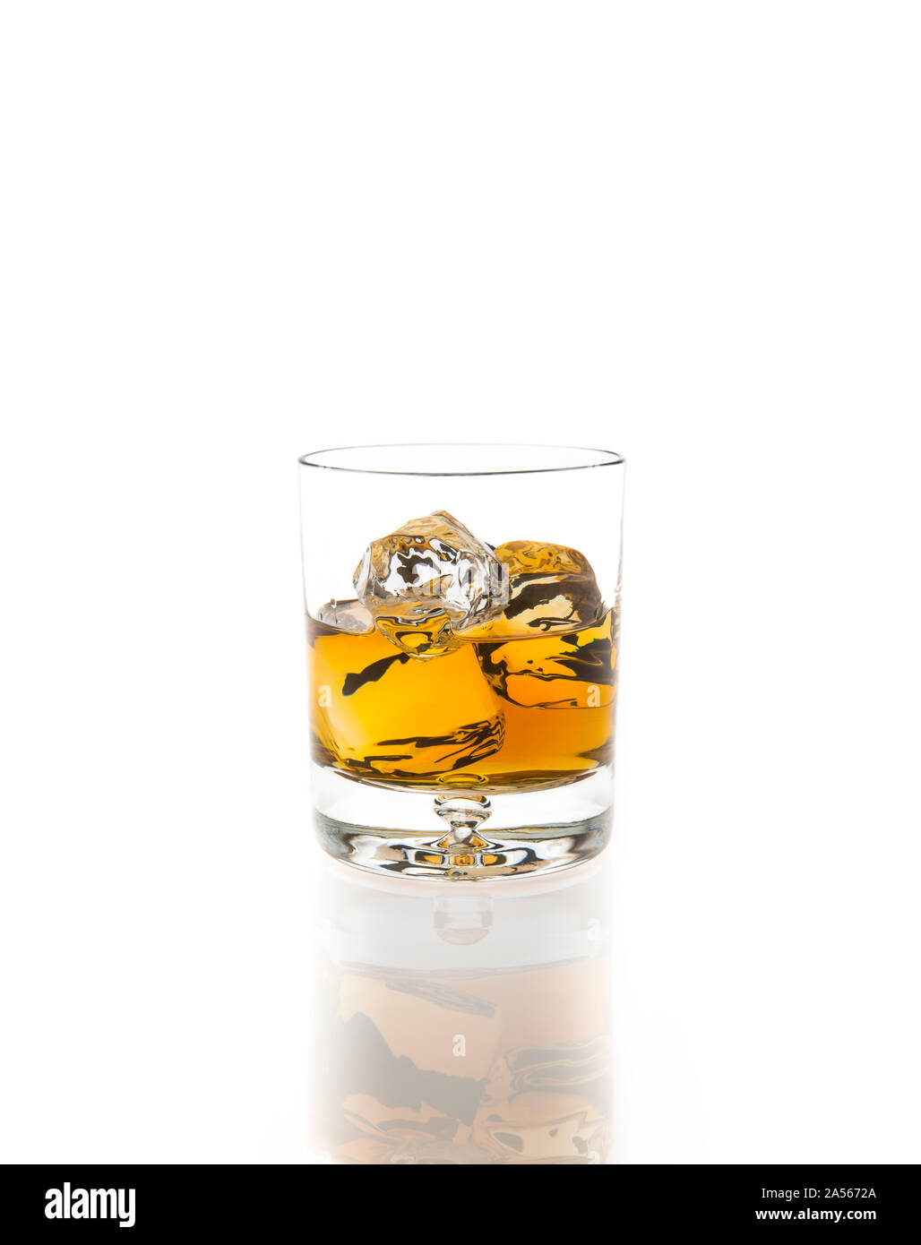 Bourbon on the rocks hi-res stock photography and images - Alamy