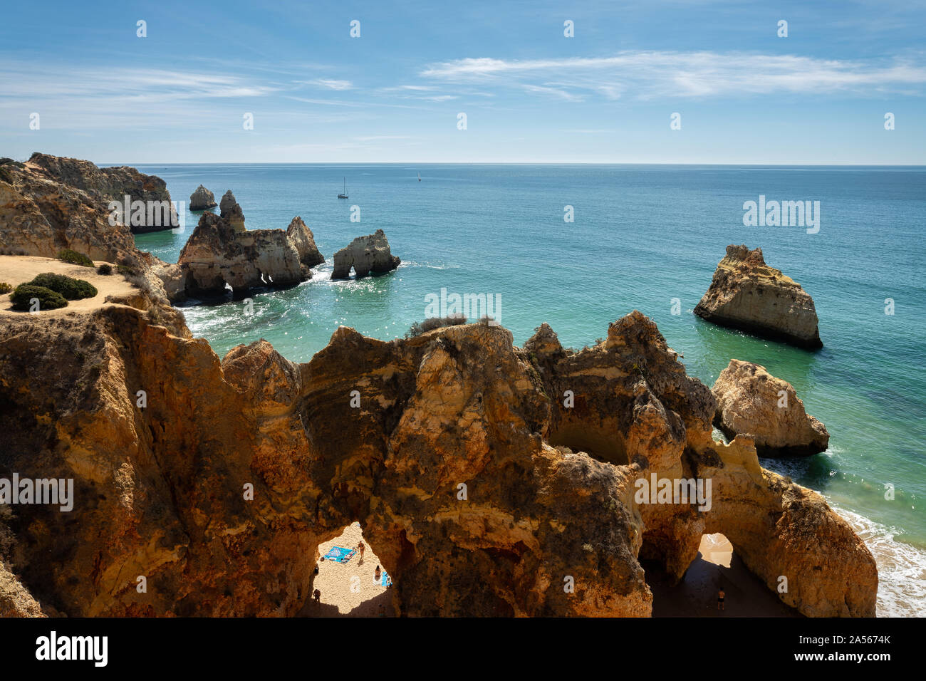 Cliff side ocean hi-res stock photography and images - Alamy