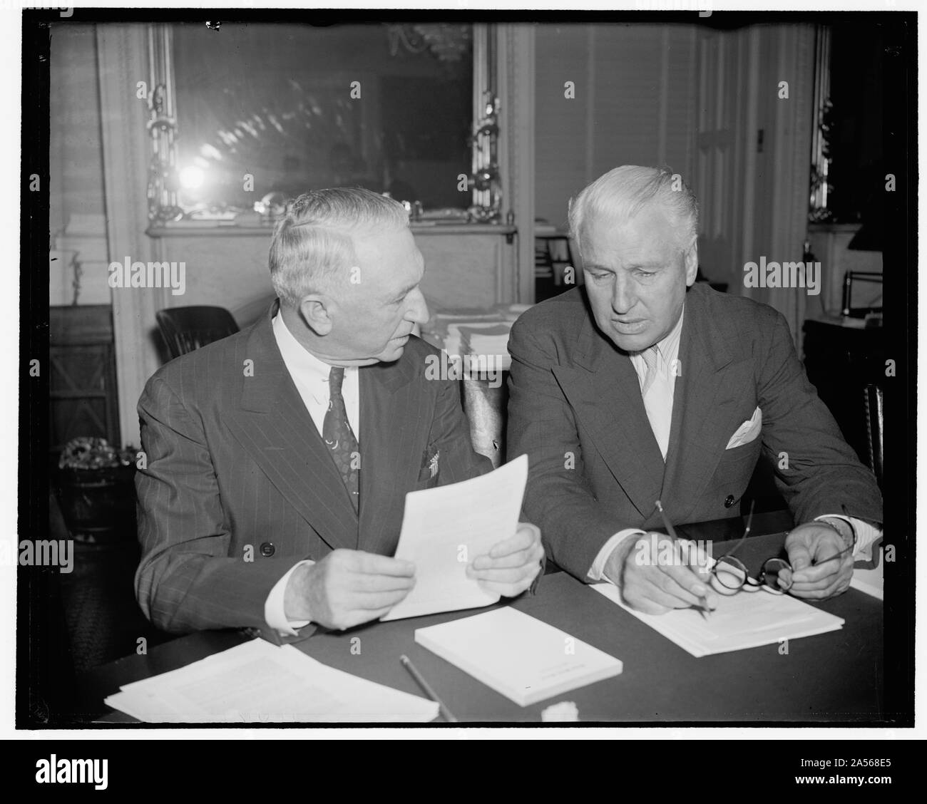 Guy gillette hi-res stock photography and images - Alamy