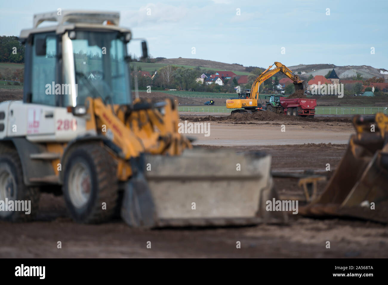 18 October 2019, Thuringia, Arnstadt: An excavator fills soil into a ...