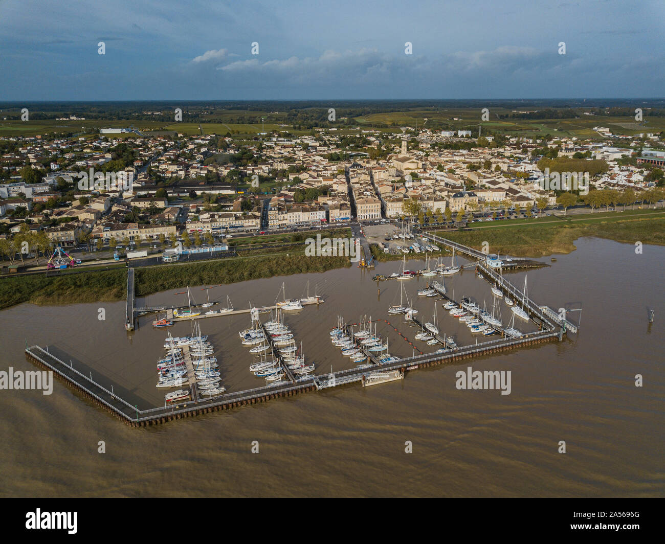 33 gironde aquitaine france europe hi-res stock photography and images ...