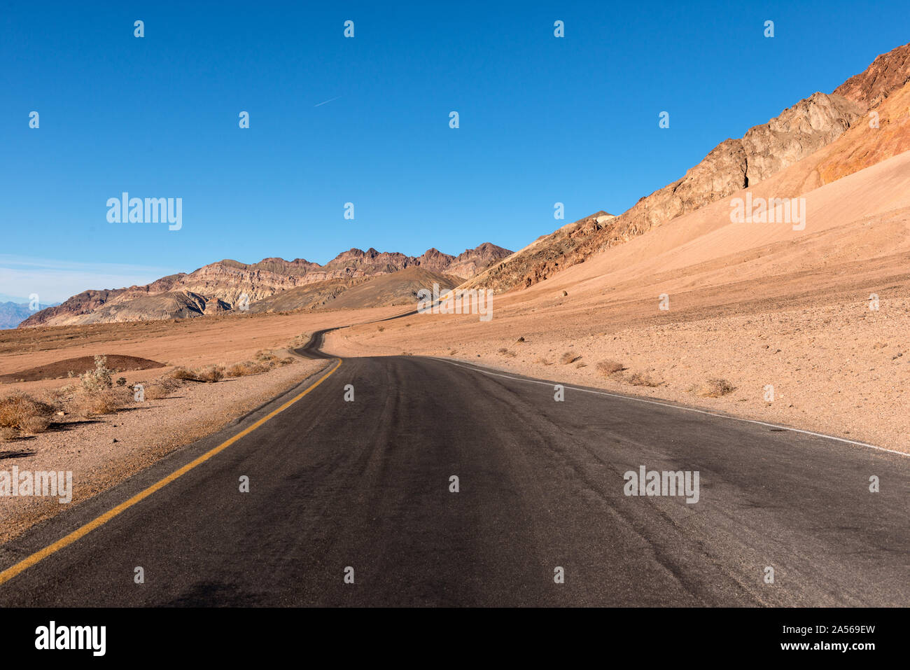 View along Artists' Drive in Death Valley National Park in California ...